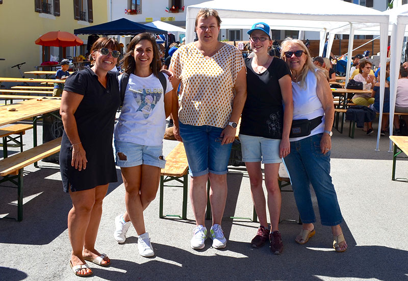 La brocante, elles l’ont « refées » ! – Nouvelles du Val-de-Travers ...