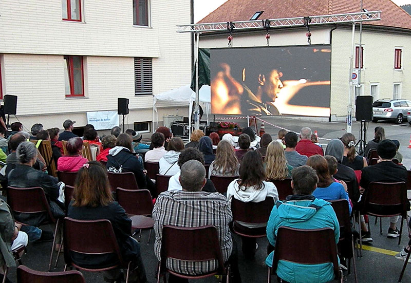 Omar Sy s’affiche enfin à La Côte-aux-Fées – Nouvelles du Val-de ...