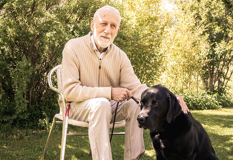 Vivre sans voir : le mantra de Bernard Schneider - Courrier du Val-de ...